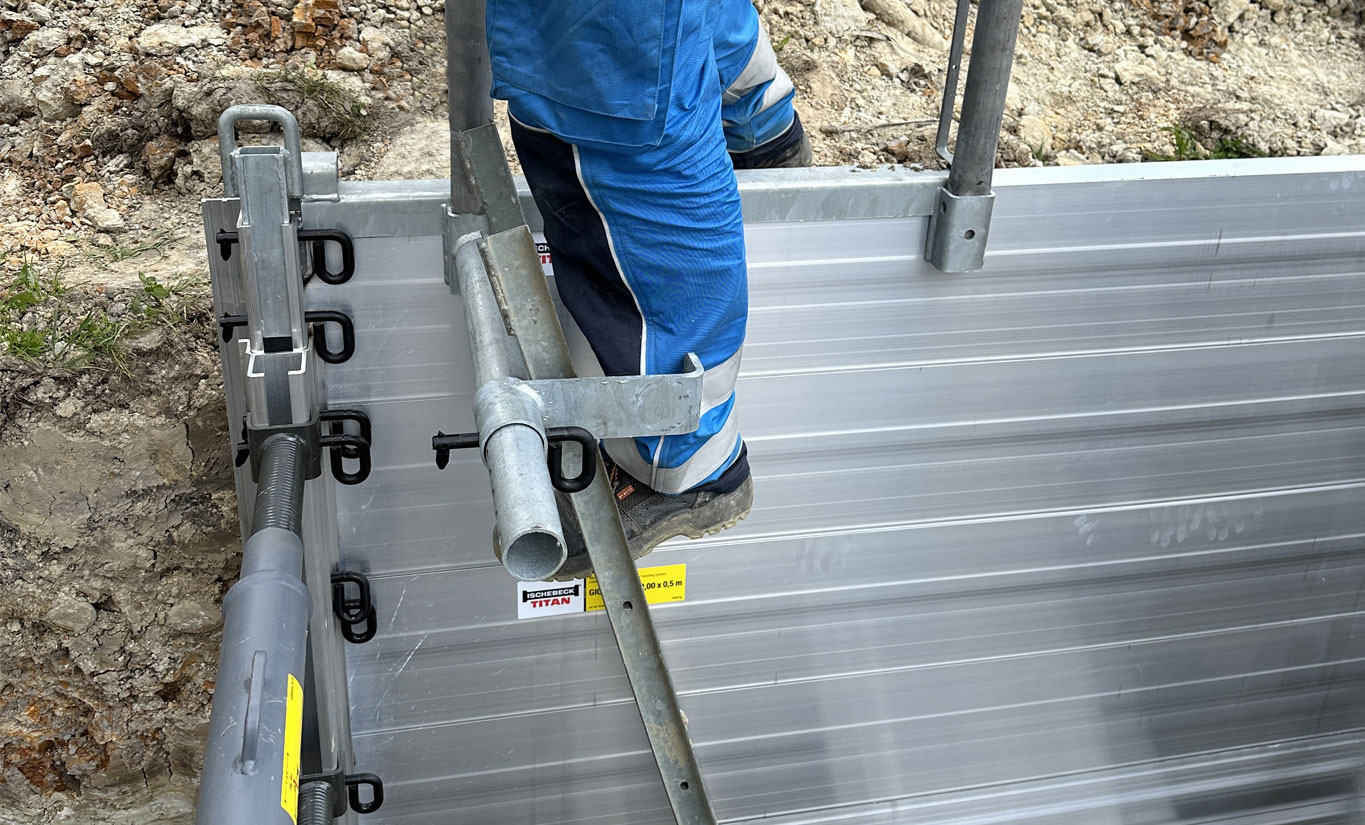 Safe access to trenches: - ISCHEBECK TITAN - ISCHEBECK TITAN