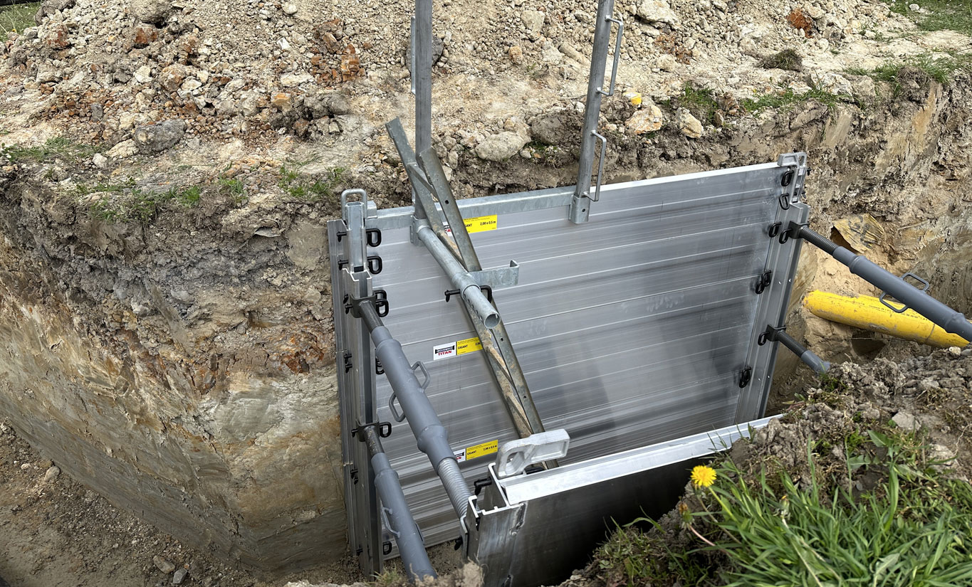 Safe access to trenches: - ISCHEBECK TITAN - ISCHEBECK TITAN